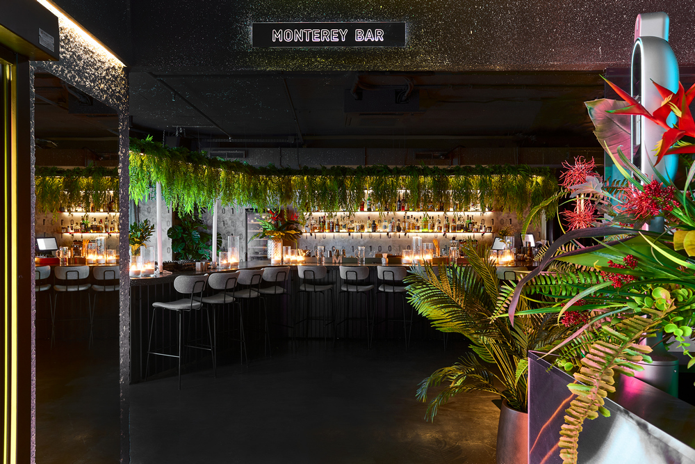 Monterey bar: футуристичное пространство с авторской кухней, гейм-зоной ...